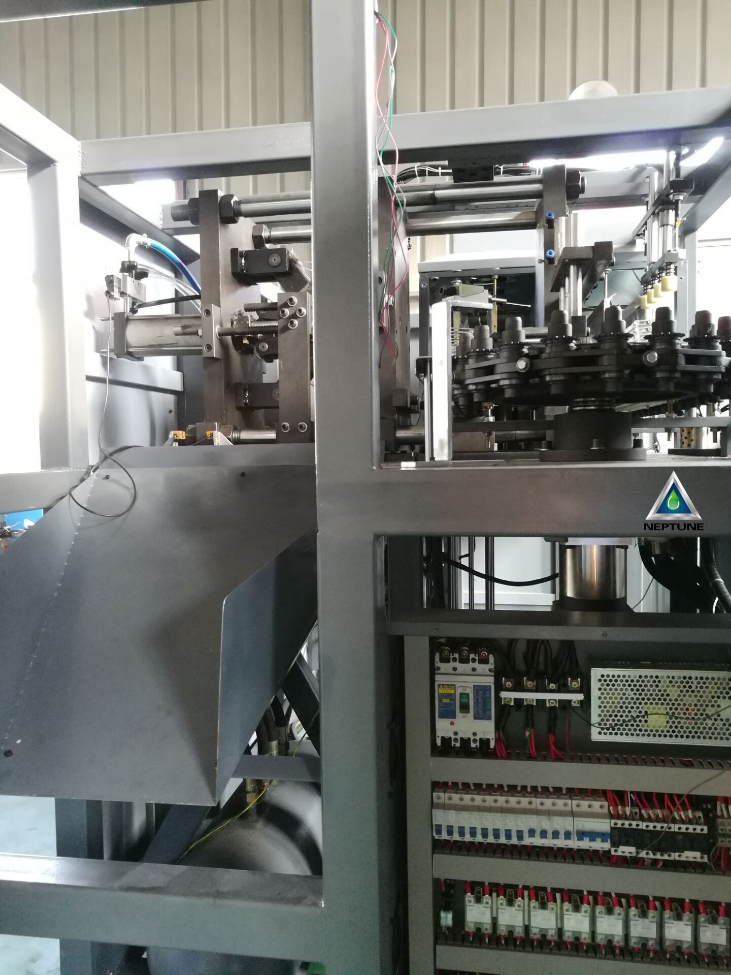 2000BPH Blow Molding Machine for 200-2liter Bottle